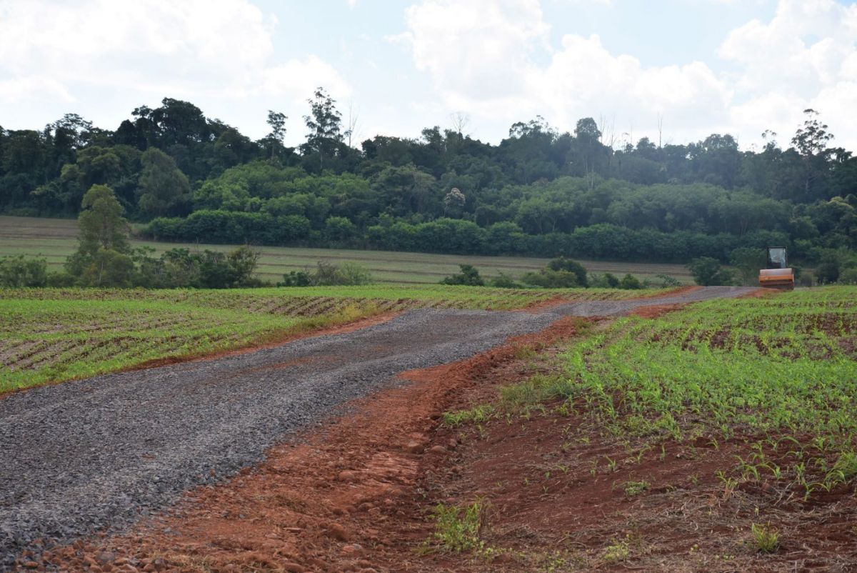 Linha Flor da Serra recebe obras de solo-brita - O Presente