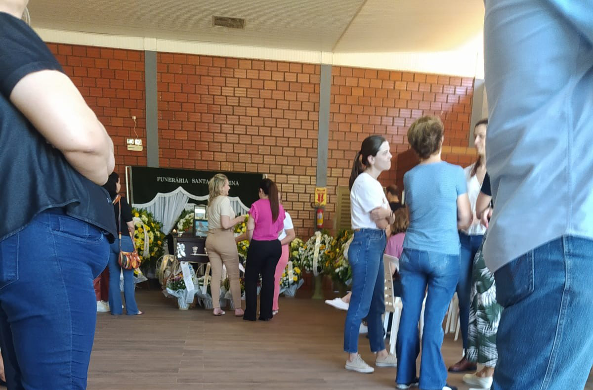 Velório de Dirceu da Cruz Vianna está sendo realizado no pavilhão da ...